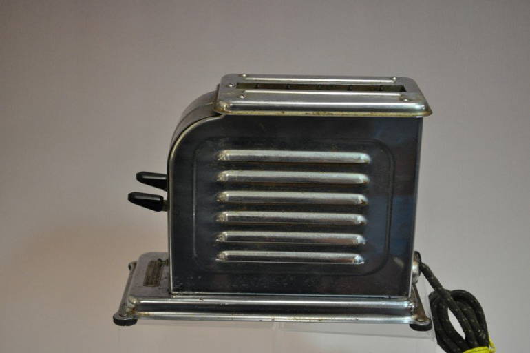 Antique Toaster: Toastmaster Model 1a1.