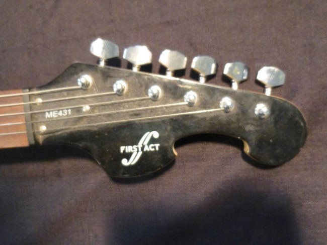 First Act ME431 Electric Guitar. : Lot 116