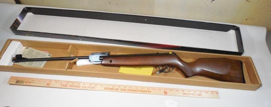 Gamo Model 600 Custom Air Gun in box 177 Cal