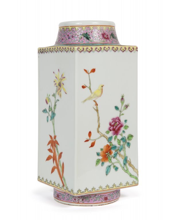 VASO IN PORCELLANA FAMIGLIA ROSA SU FONDO BIANCO E - Jun 15, 2016 ...