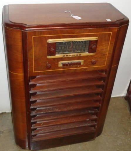 1941 General Electric Console Tube Radio