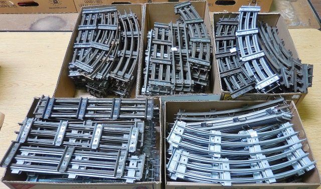 *5 Groups Of Standard Gauge Track