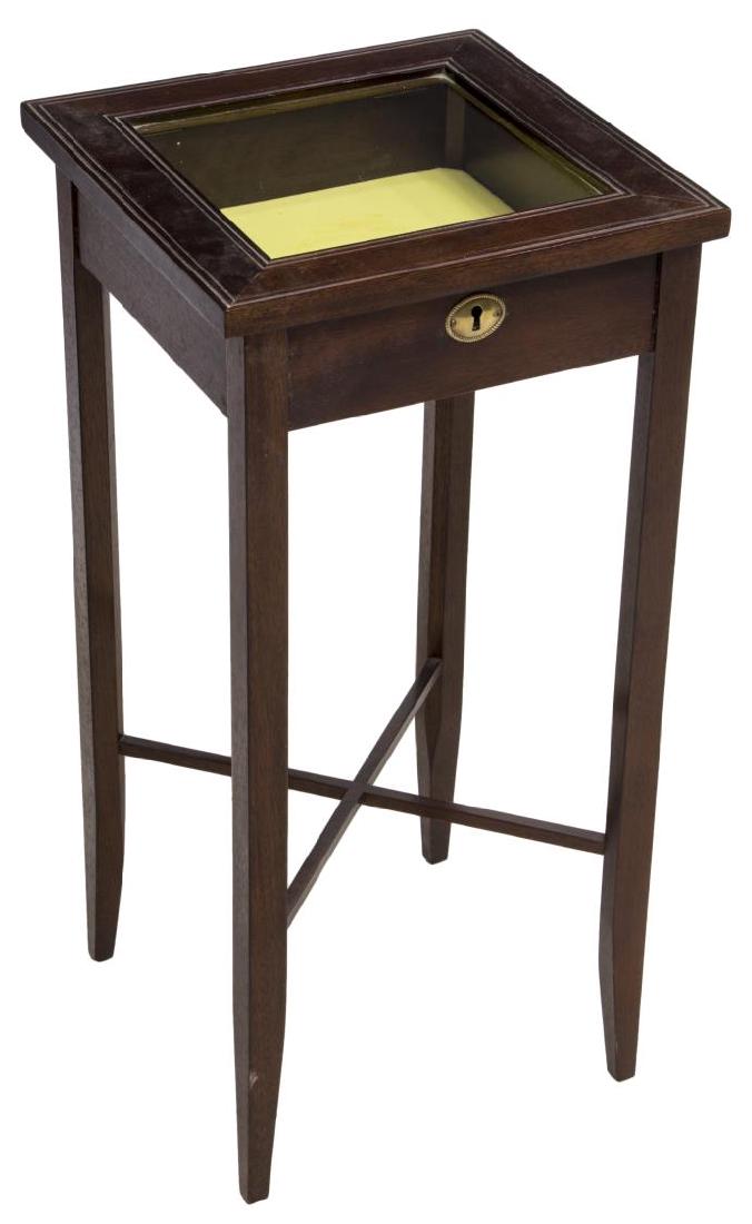 PETITE MAHOGANY VITRINE DISPLAY TABLE