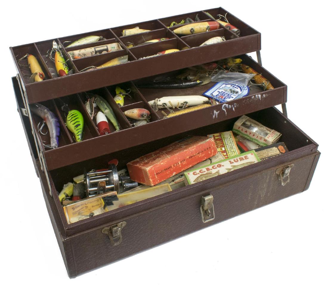 VINTAGE FISHING BOX & TACKLE, 50 VINTAGE LURES
