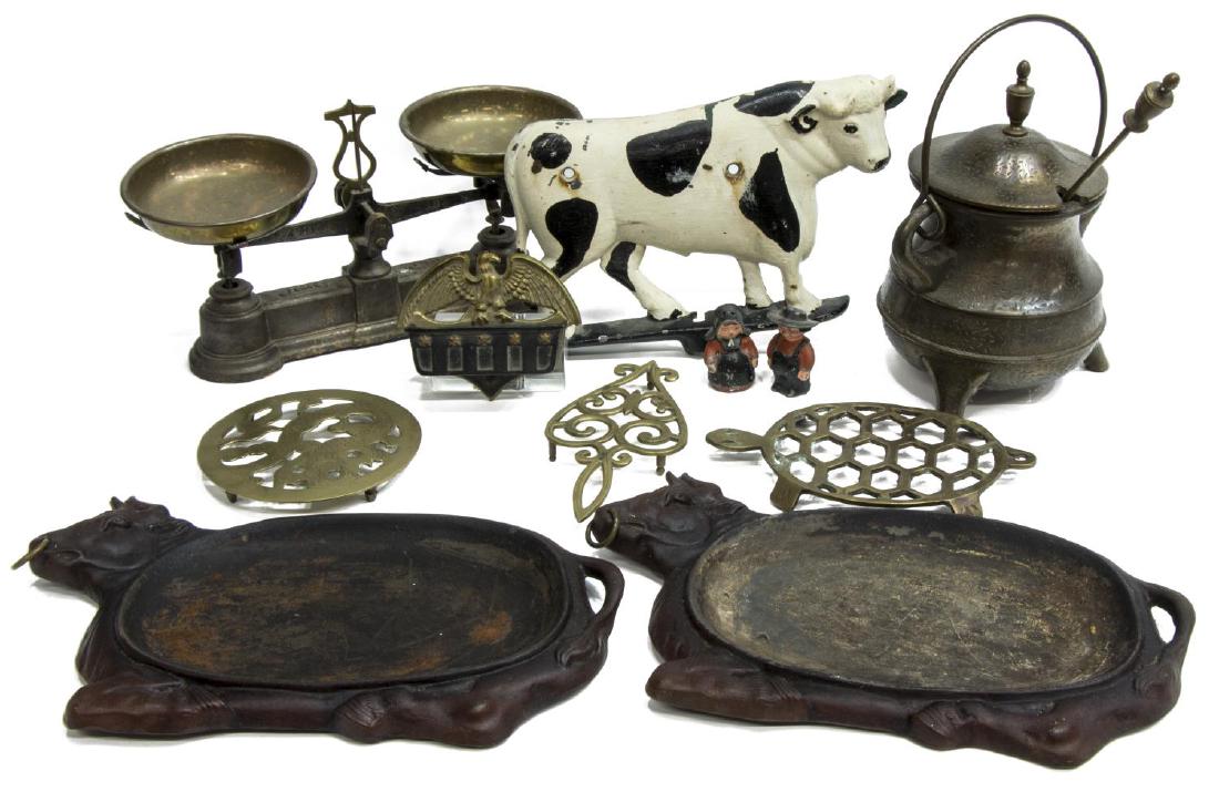 (11) COLLECTION ANTIQUE/ VINTAGE CAST IRON ITEMS