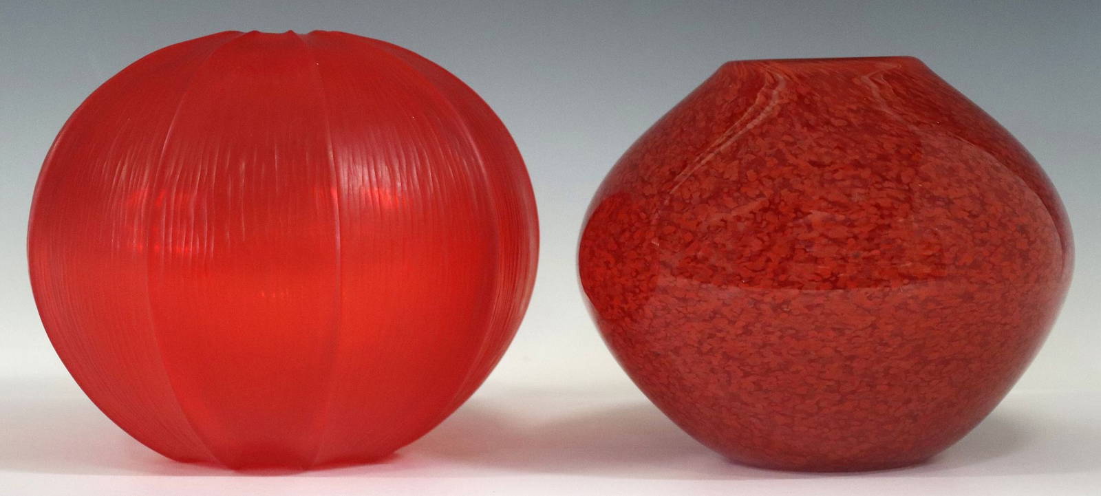 (2) Eric Rubinstein (b.1956) & Moiel-poeppel Red Art Glass Vases Auction