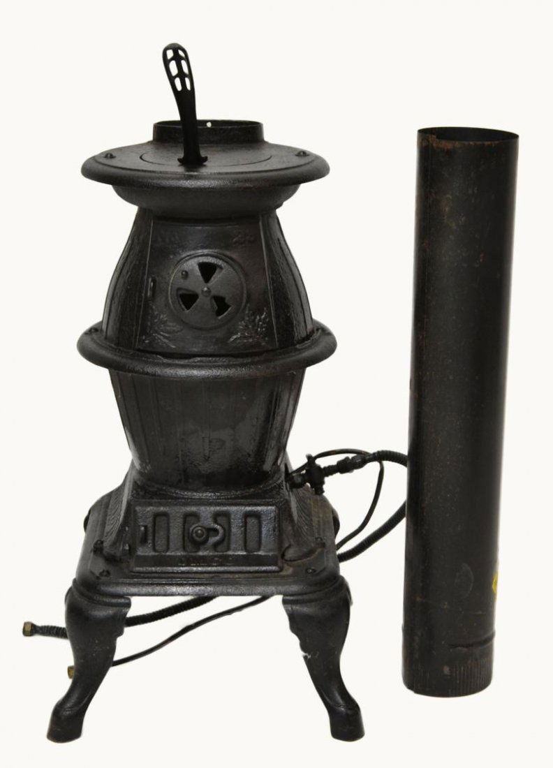 SMALL CAST IRON POT BELLY WOOD STOVE - Dec 09, 2012 | Austin Auction ...