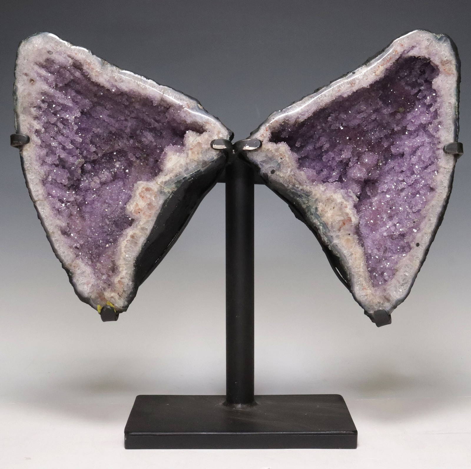 Geological Amethyst Geode Specimen Butterfly Wings - Jun 20, 2025 ...