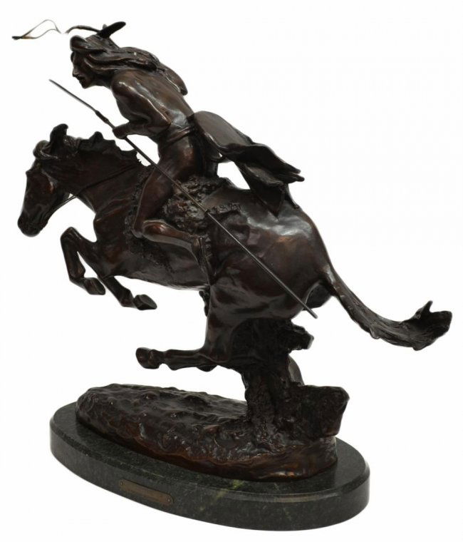 AFTER FREDERIC REMINGTON INDIAN BRONZE SCULPTURE : Lot 134