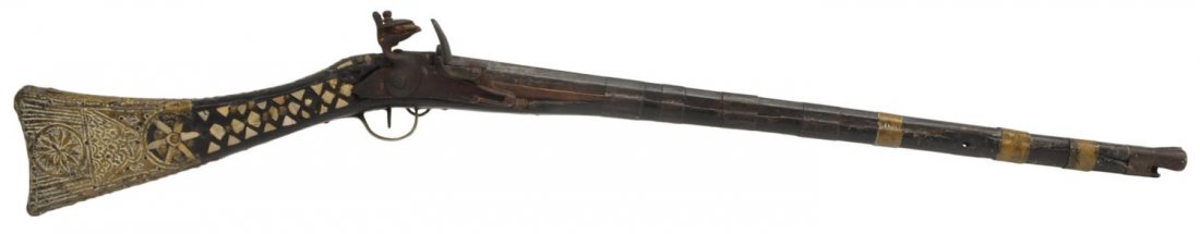 ANTIQUE ARABIAN FLINTLOCK RIFLE