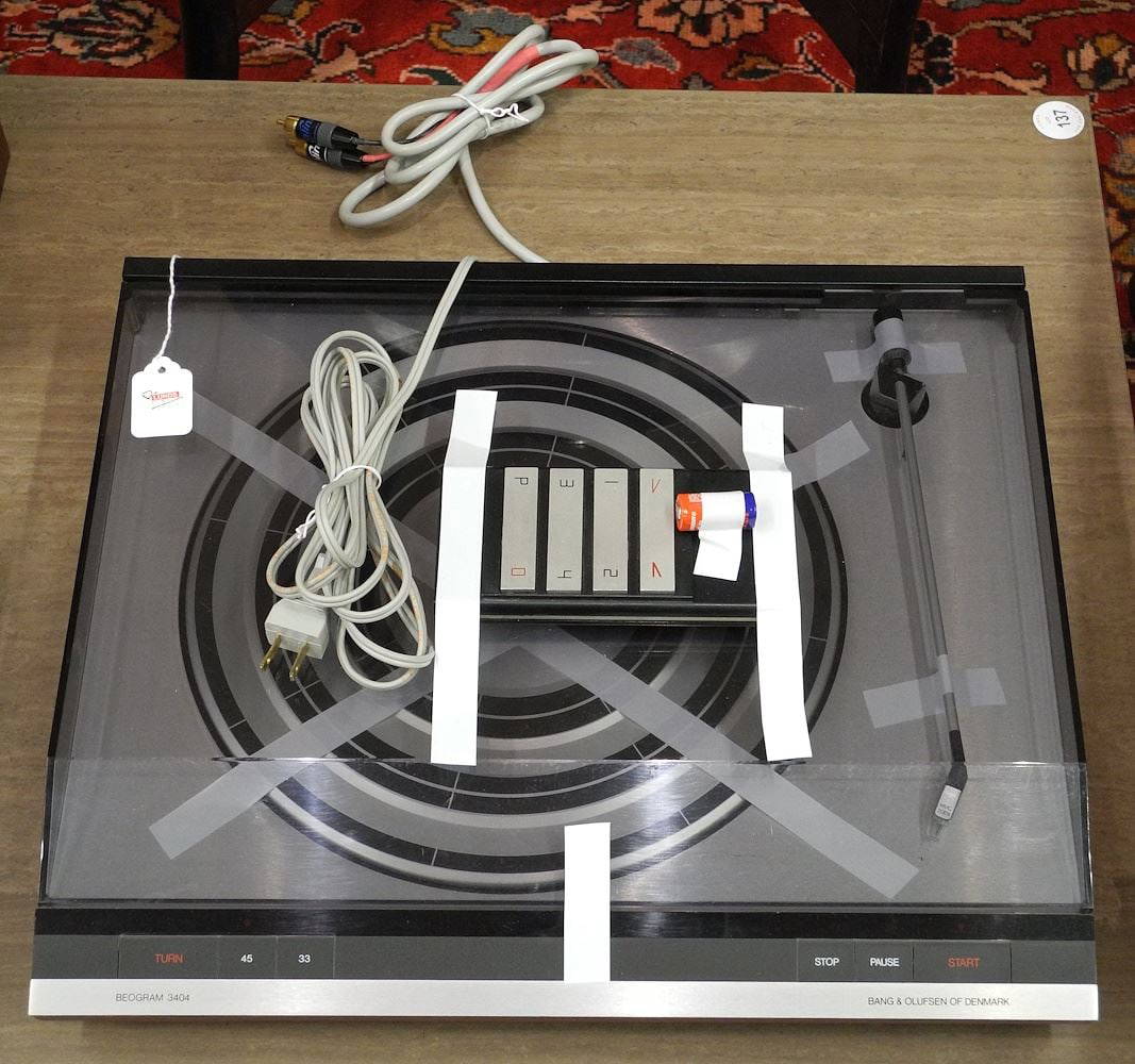 Bang & Olufsen Beogram 3404 Turn Table With Remote. Auction