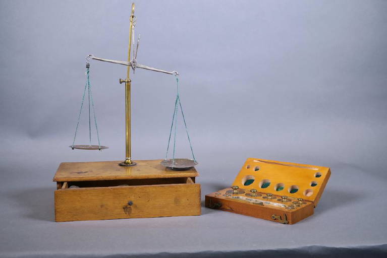 A Boxed Set Of Vintage Gold Scales And Weights,