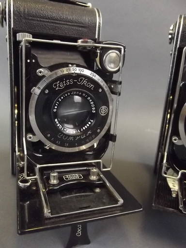 A Zeiss Ikon Cocarette folding camera, and a Zeiss Ikon - Aug 03, 2016 ...