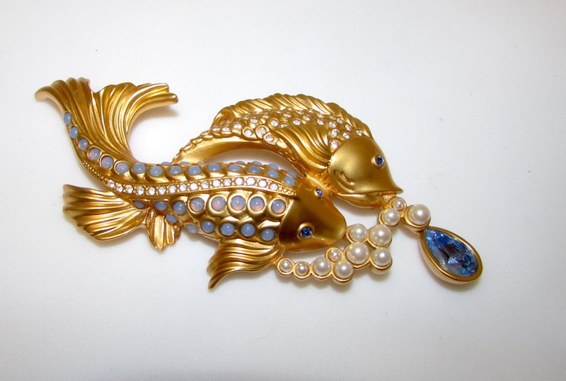 Elizabeth Taylor for Avon Koy Sea Shimer Brooch
