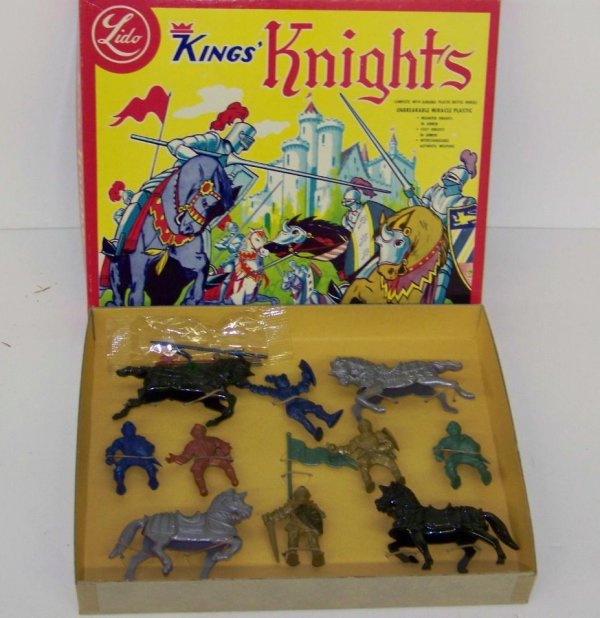2058: 1950's LIDO PLASTIC KNIGS KNIGHTS PLAYSET