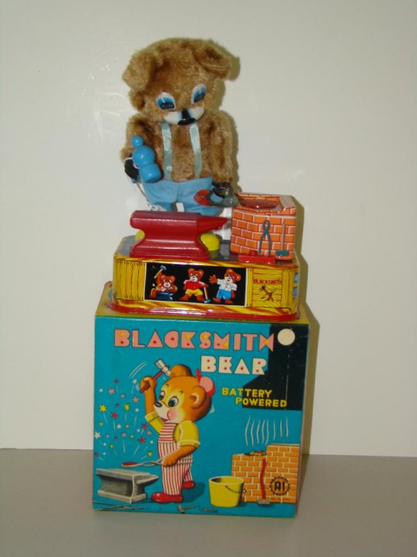 30: BOXED BATTERY OPERATED BLACKSMITH BEAR