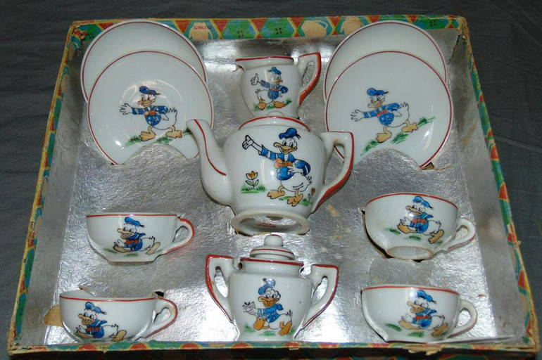 Boxed Donald Duck Tea Set, Occupied Japan.