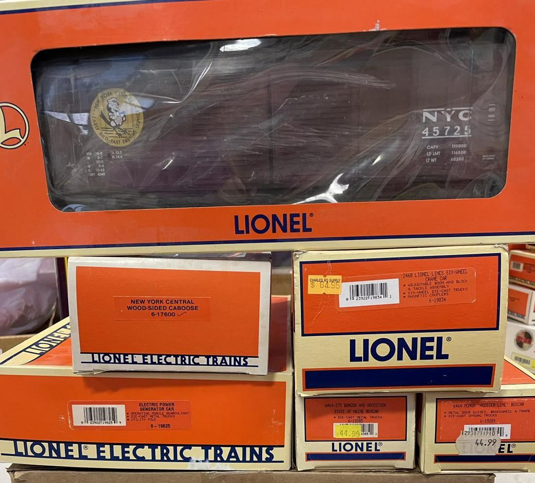 6 Lionel Modern Freight Cars