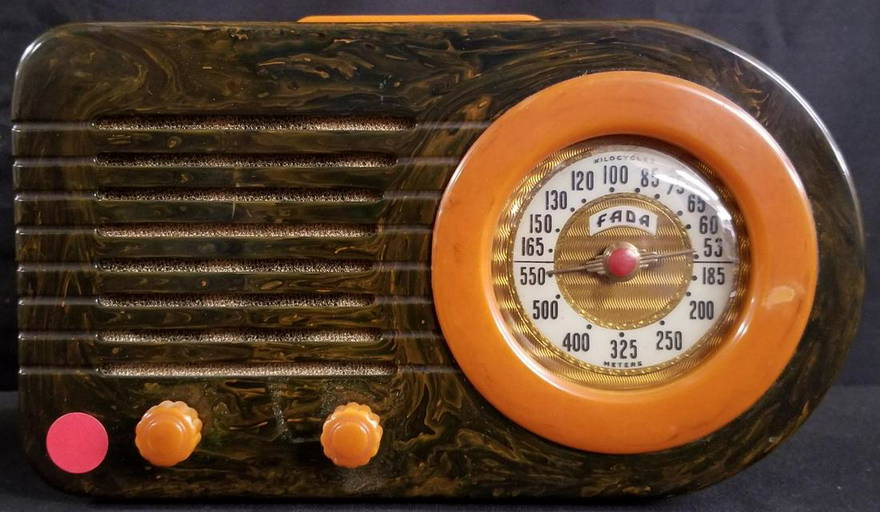 Fada Model 1000 Catalin Bullet Radio