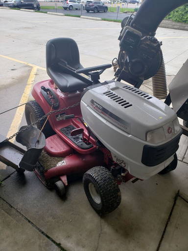 White Outdoor Riding Lawnmower Super 50