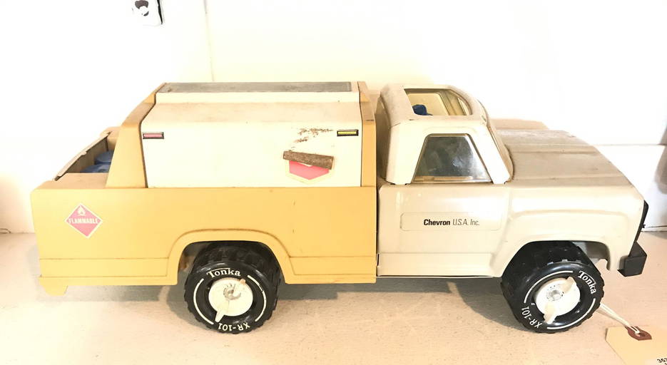 Tonka Chevron Gas Truck W Driver And 2 Gas Barrels 16