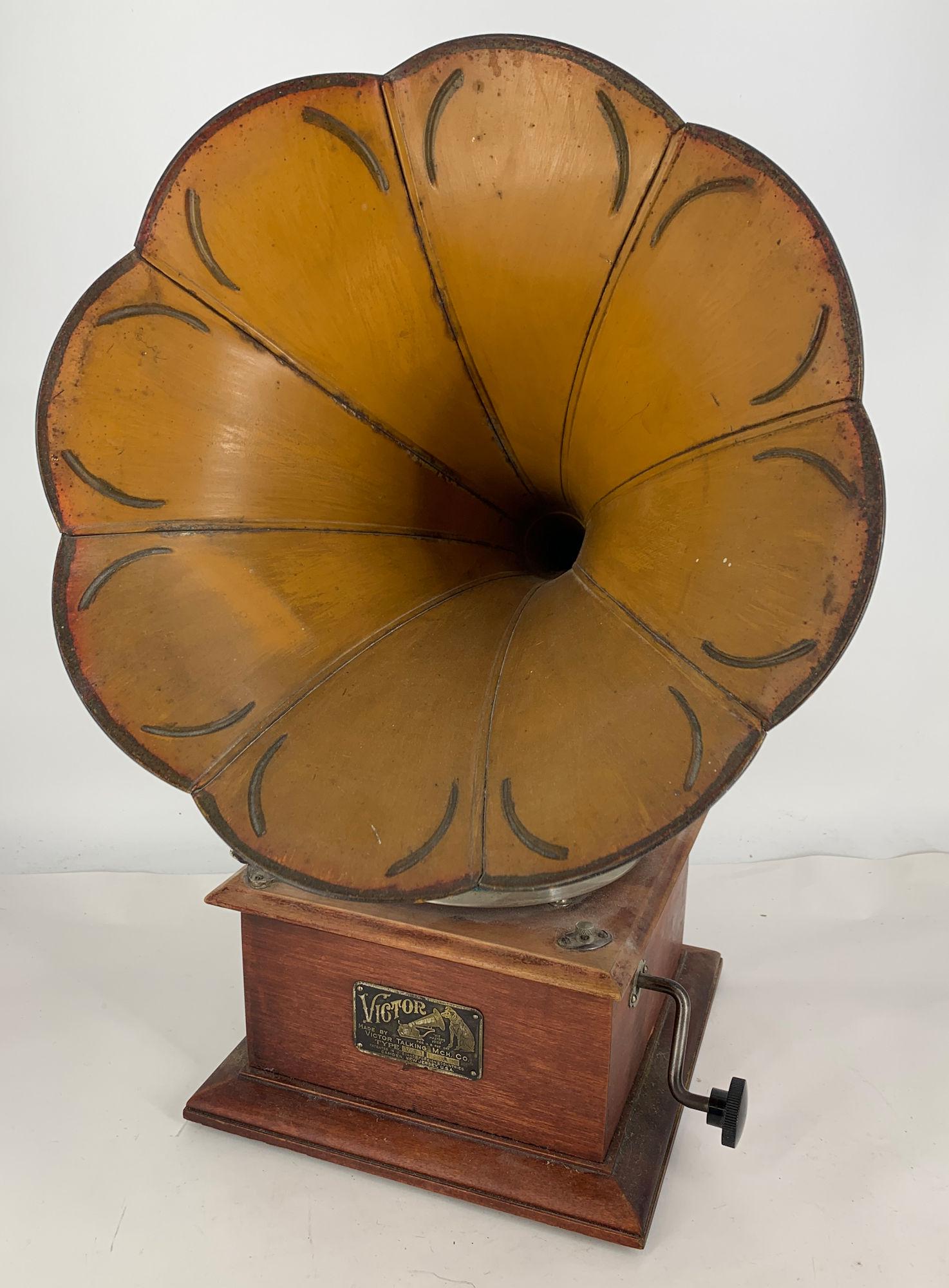 Victor Tabletop Record Player With Tin Horn. Works At