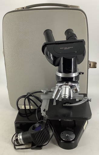 Leitz Microscope. Includes Hard Case, Extra Lens And A