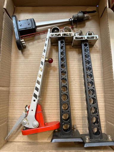 Lionel Pre War O Gauge Lot Of 152 Crossing Gate, 153 Semaphore, 2 Marx ...