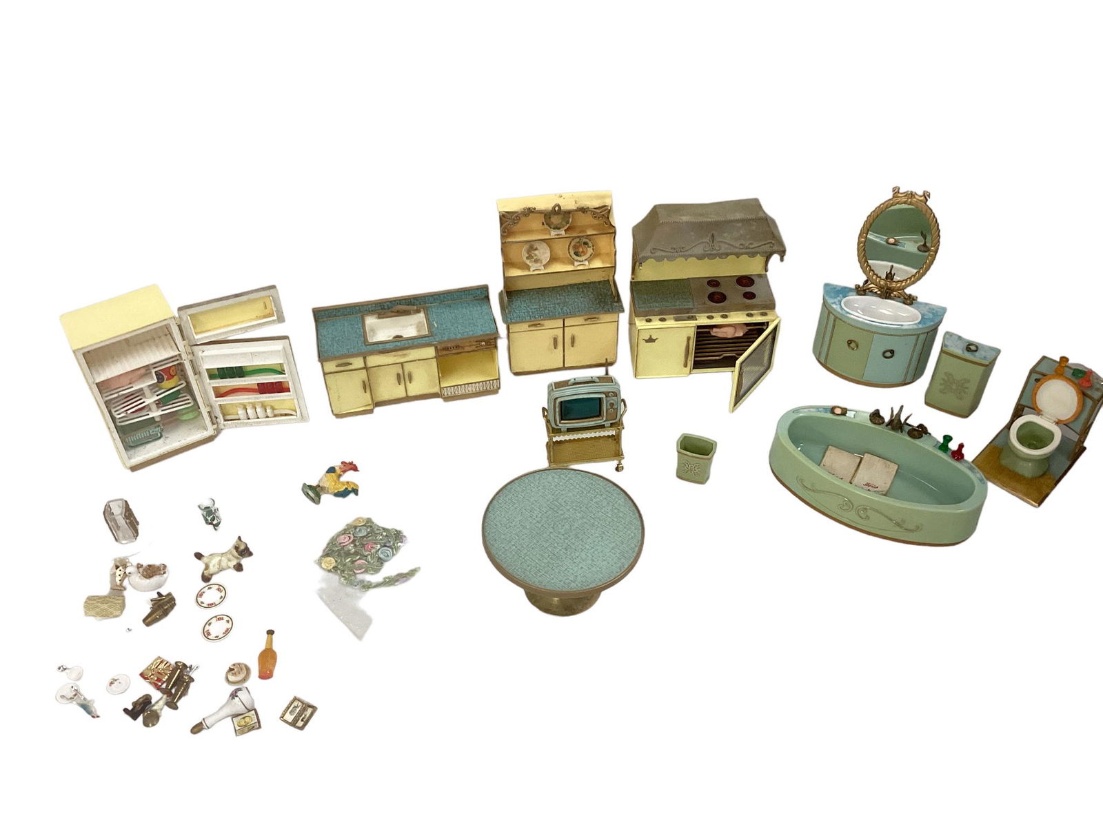 (11) Pieces Of Plastic "ideal" Doll House Furniture And Misc. Items.