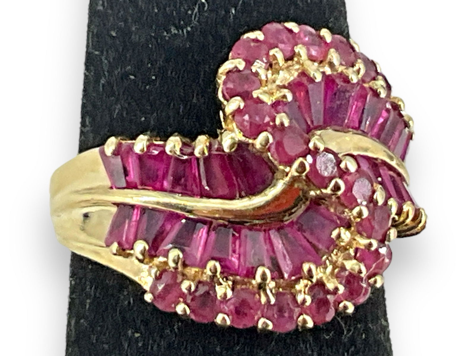 10kt Gold And Ruby Gemstone Ring