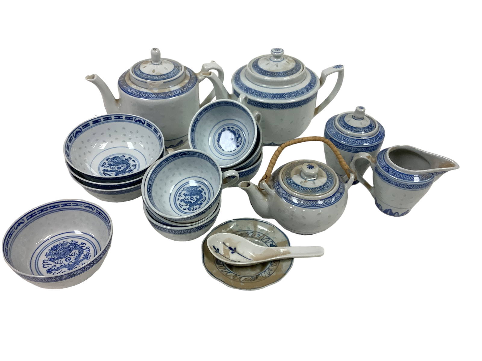 Vintage Chinese Blue Rice Grain Dragon China Auction