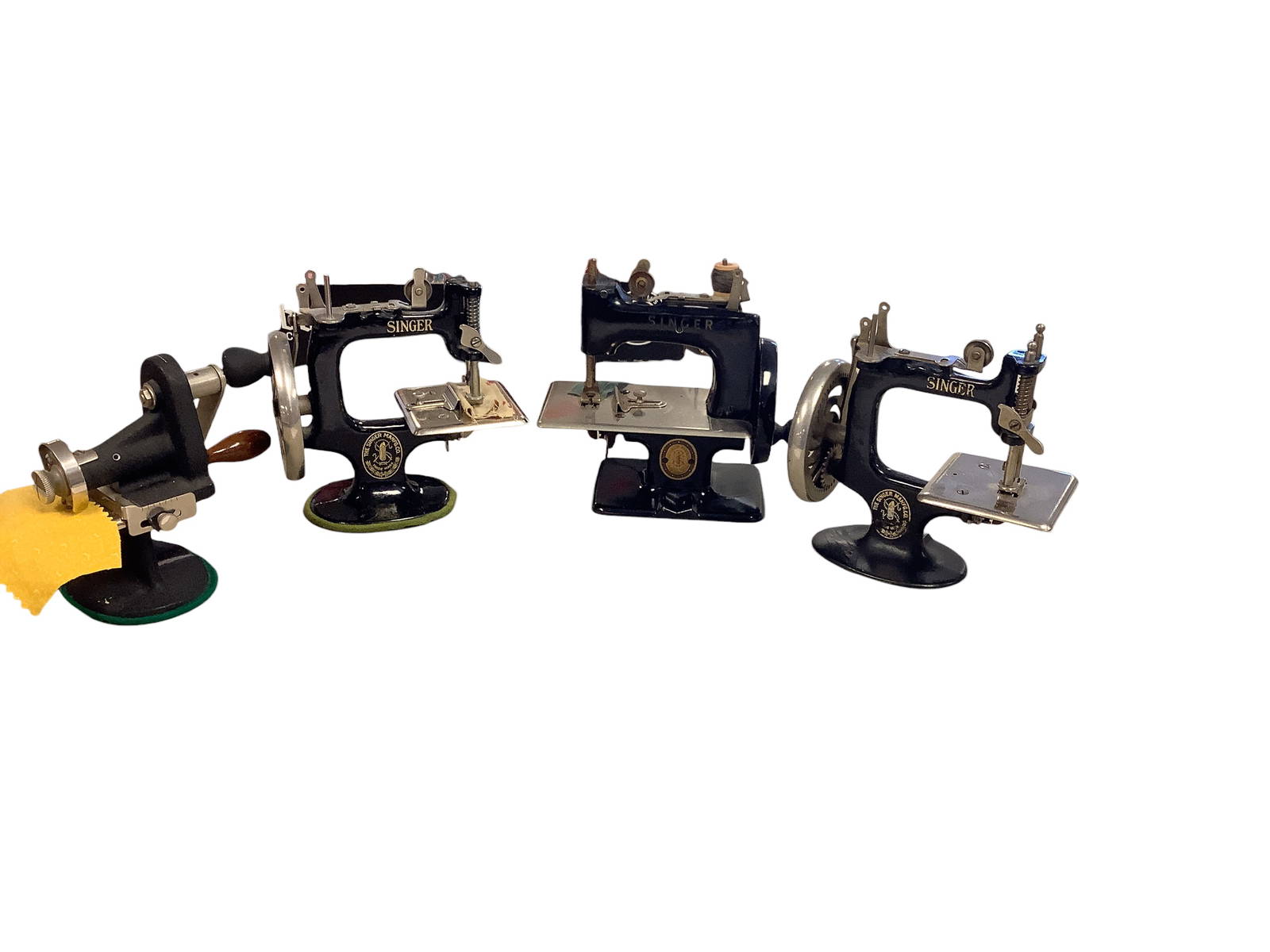 (3) Vintage Childís Hand Sewing Machines Plus Singer Hand Crank Pinker ...
