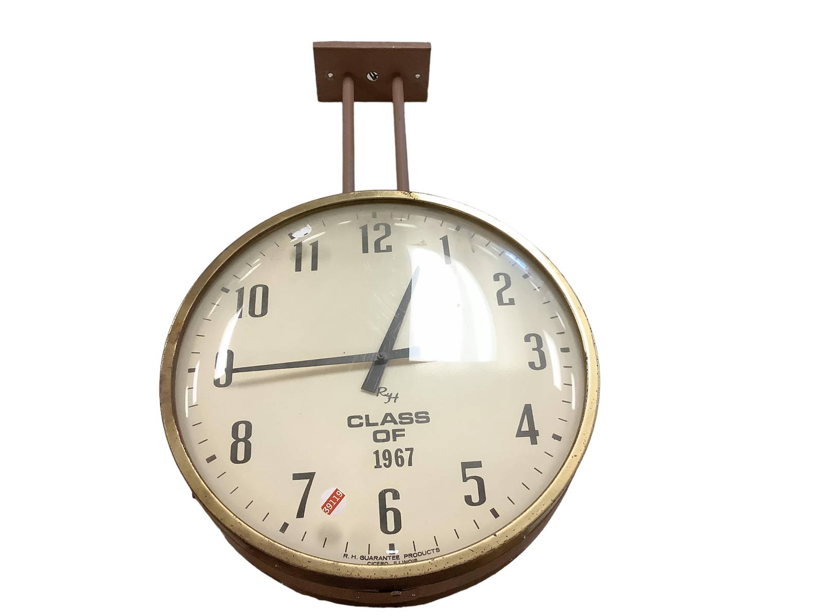 Large, Round, Two-faced Clock 31.5"h X 19"w X 5.5"d - Jul 25, 2024 ...