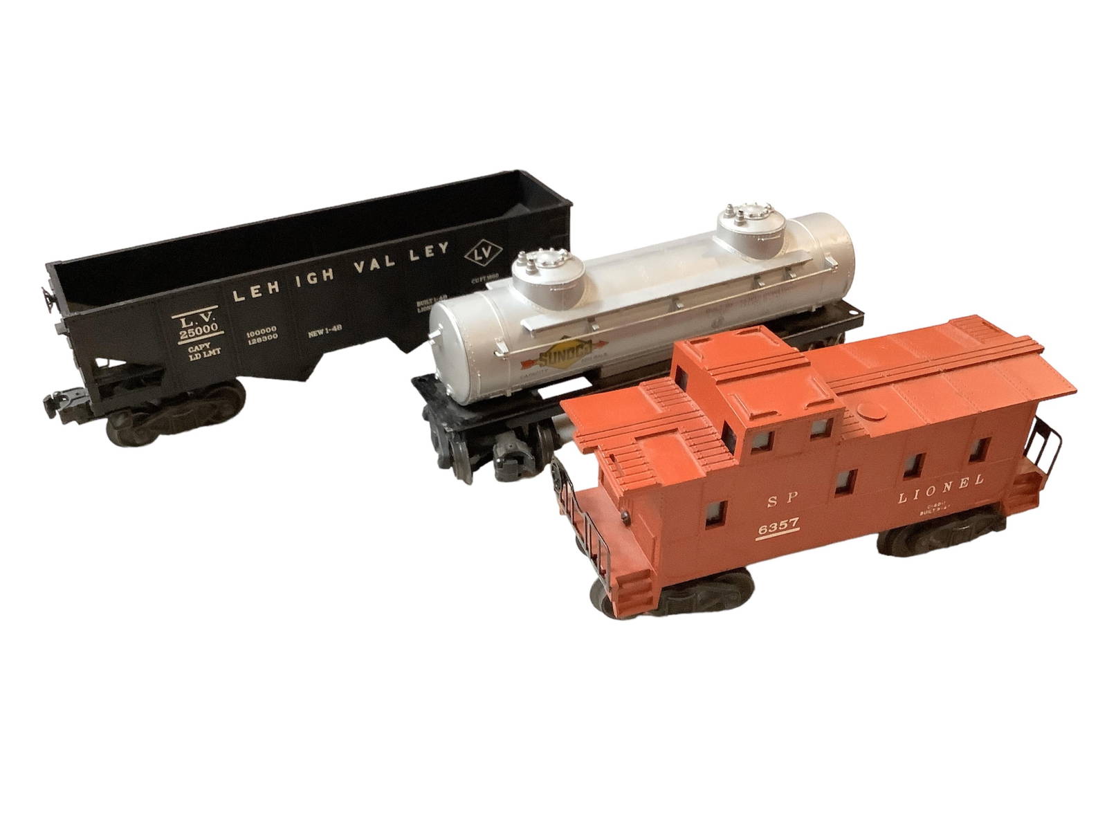 Lionel Post-war "o" Gauge Tank Car, Caboose And Hopper Car W/boxes Auction