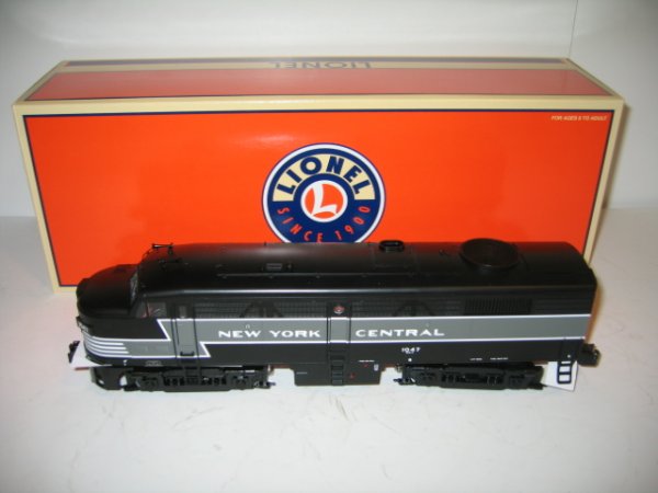 74: 2 LIONEL NYC FA-2 DIESEL LOCOMOTIVE-NON POWERED