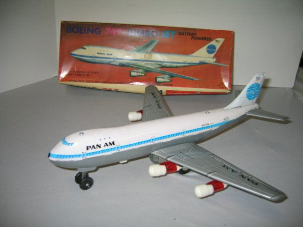 Pan Am Boeing 747 Jumbo Jet W/ Box