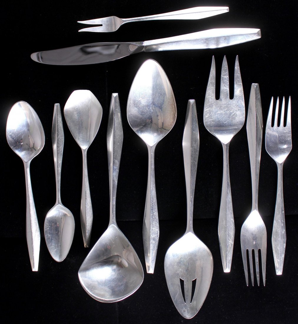 Reed & Barton Diamond Pattern Flatware Set