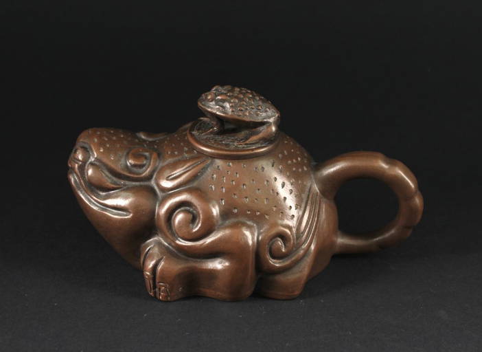 Zi Sha Design Of Toad Shape Teapot Quanyinsheji Mark
