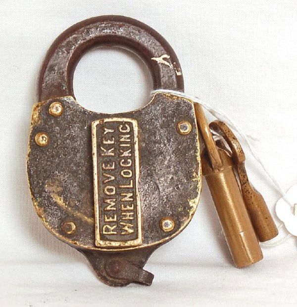 5457: Antique brass D&RG railroad lock w/two keys