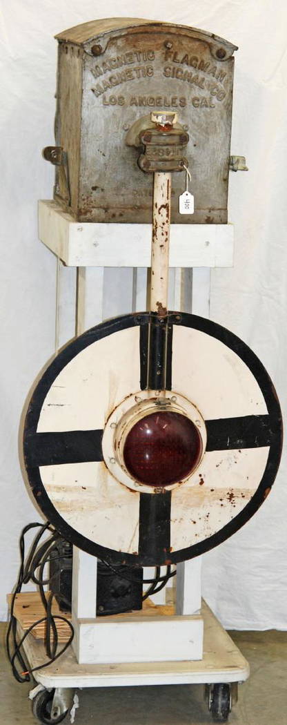 Full size Magnetic Flagman Wig Wag - Aug 14, 2010 | Stout Auctions in IN