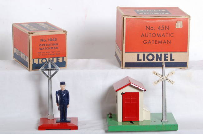 Lionel No. 1045 Watchman And No. 45n Gateman In Ob