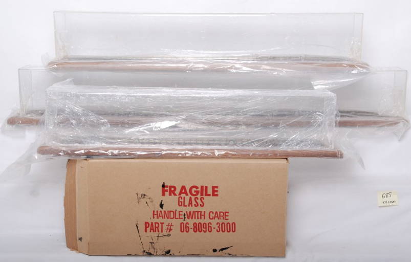 4 Lionel Display Cases, 3 Roller Base