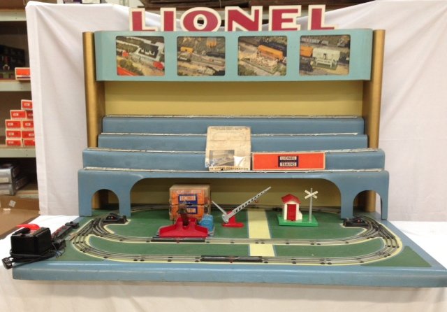 Rare Lionel postwar No. 10 dealer display layout