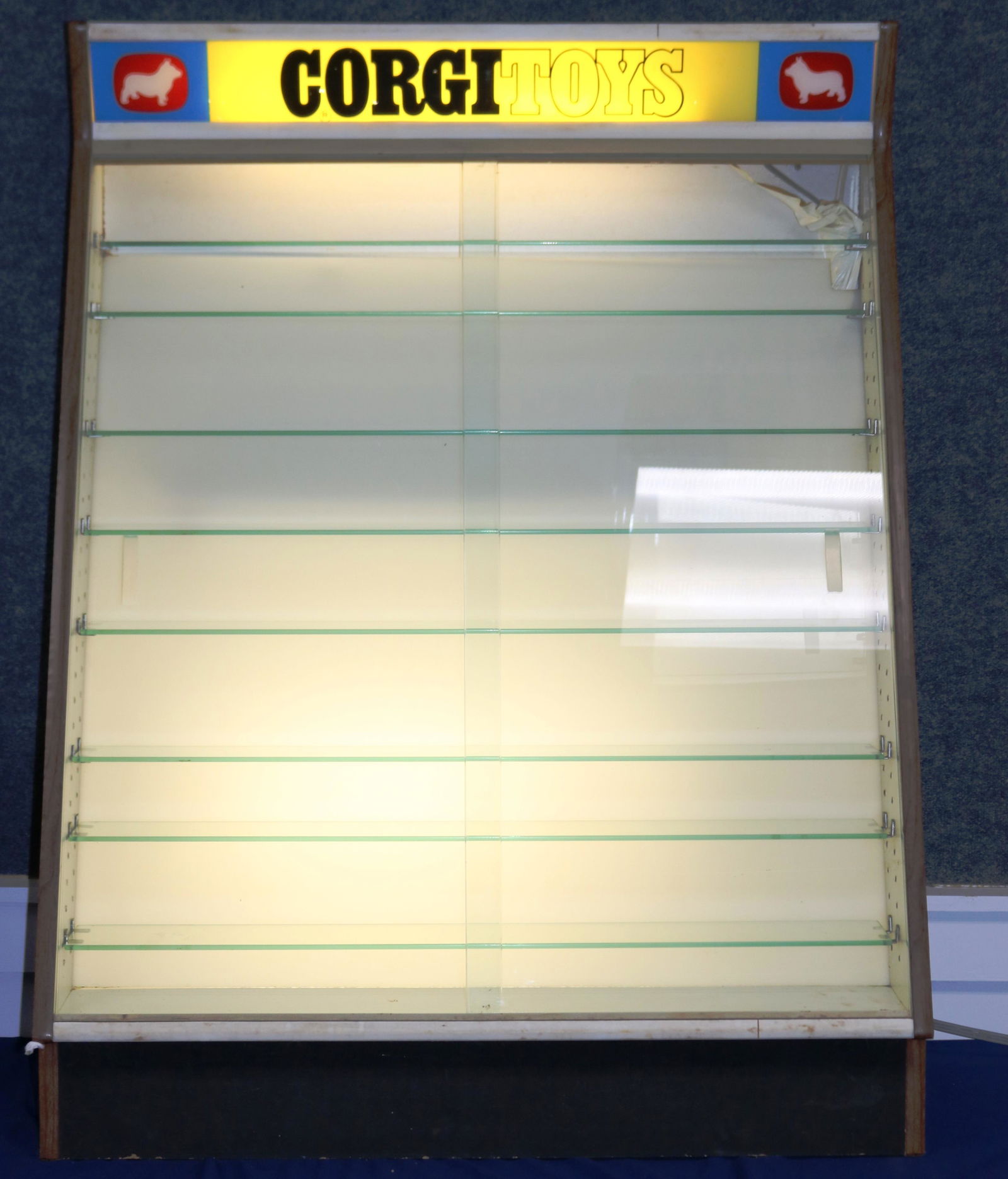 SLANT FRONT CORGI DISPLAY CABINET ILLUMINATED - Jan 09, 2021 | Turkey ...