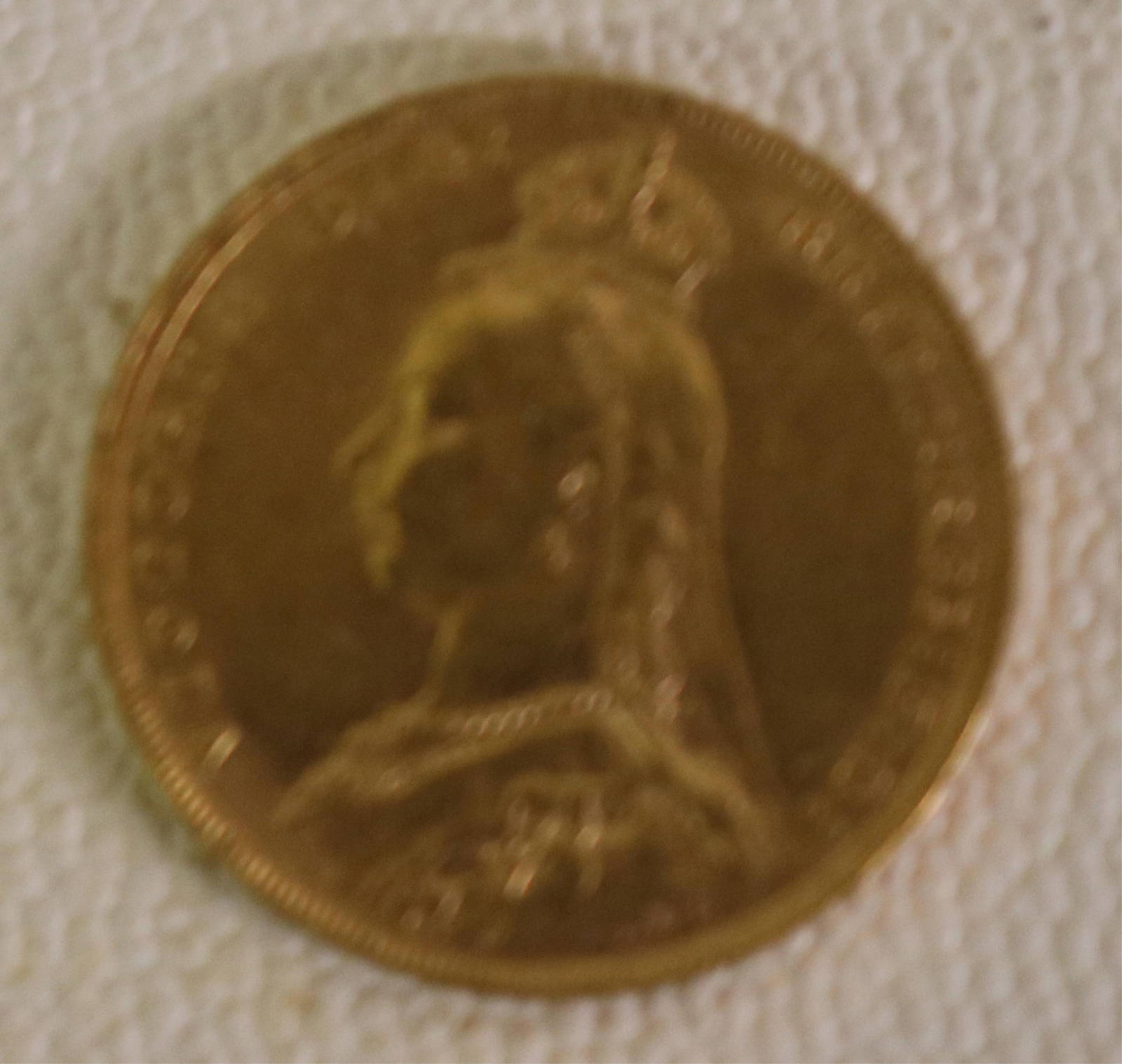 1892 Queen Victoria Gold Sovereign Coin, 8 Grams, Auction