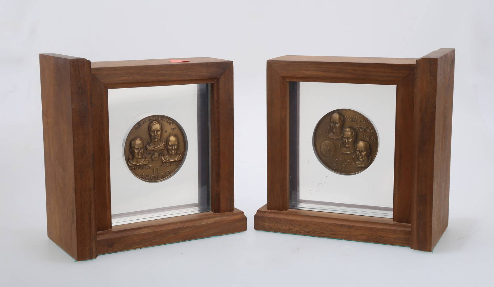 (2) A Pair Of Bookends Honoring Apollo 11 & Apollo 12.z028 Auction