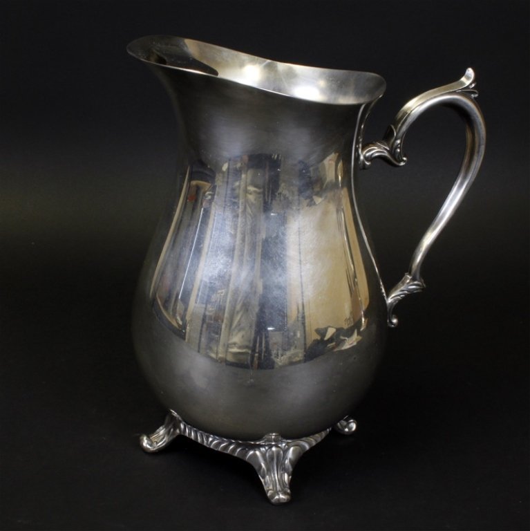 Wm Rogers 817 Silver Plated Water Pitcher