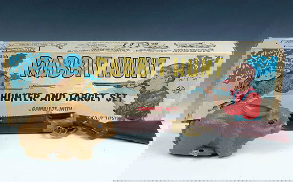 589: A MARX RABBIT HUNT target set. In box. Estimate