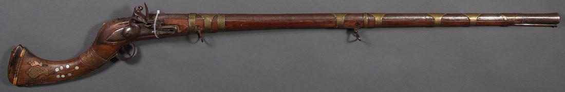 A FLINTLOCK PERSIAN STYLE CAMEL GUN MUSKET