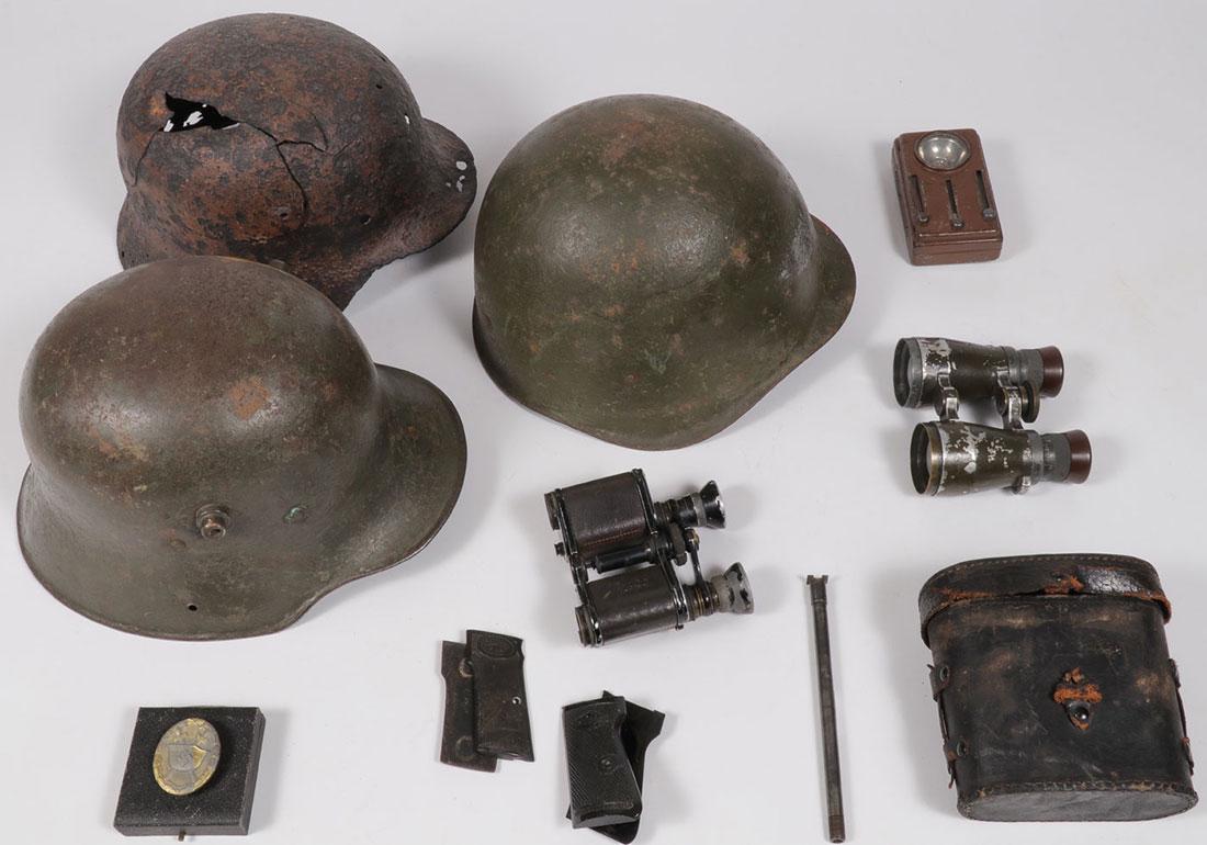 A GROUP OF SEVEN WWI/WWII ITEMS